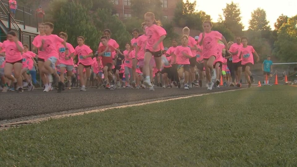 South Fayette students host annual 'Glow Run' raising money for ...