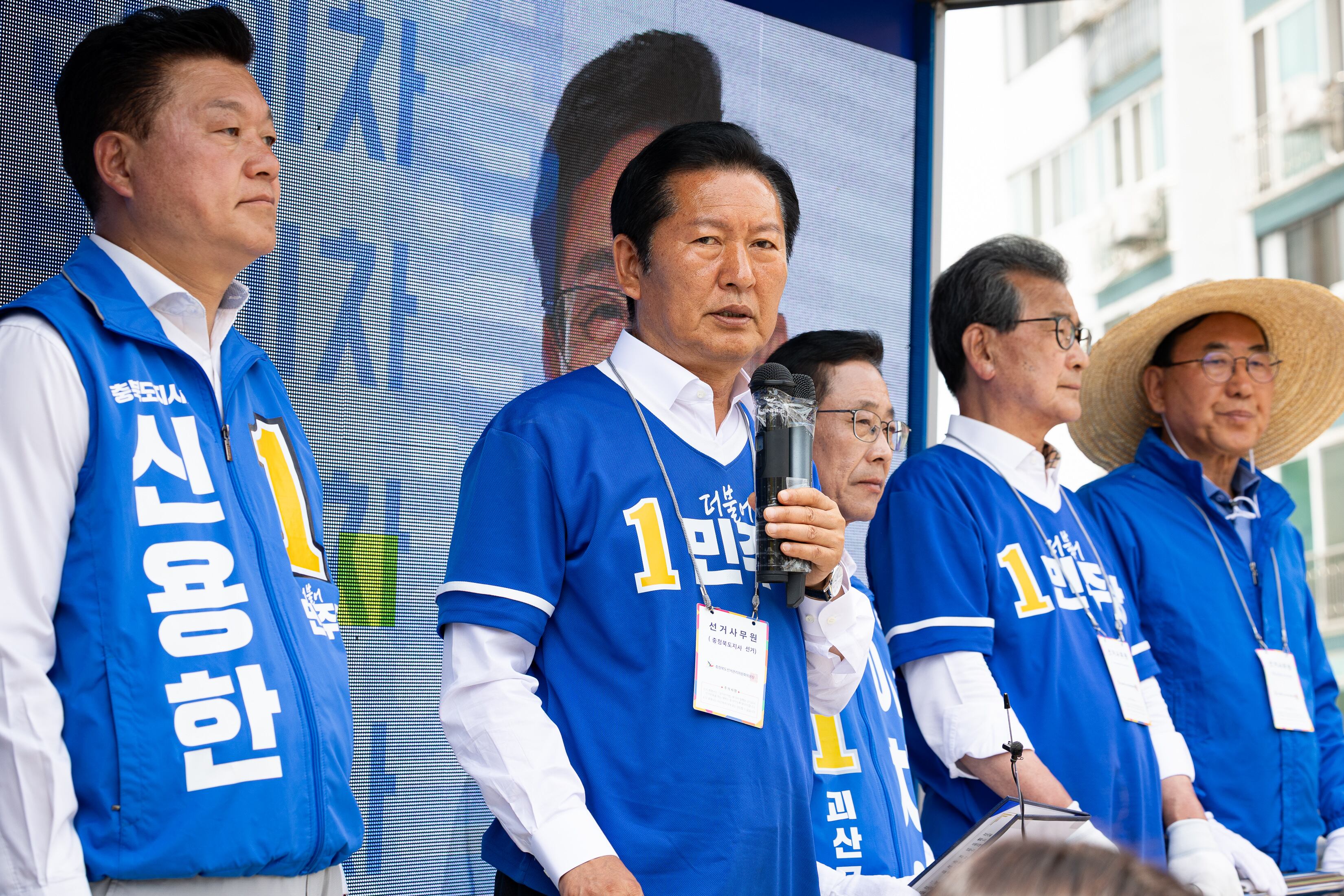 Democratic Party halts campaigns after Hanwha Aerospace explosion