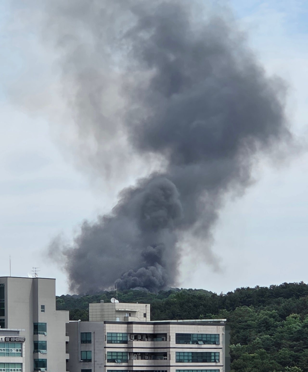 [속보] 대전 한화에어로스페이스 '폭발 사고'…"4명 사망, 2명 중상"