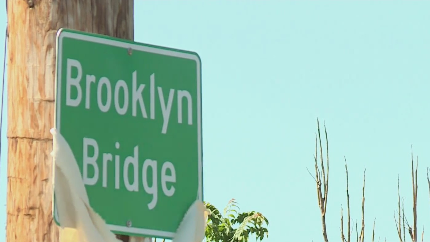 Southeast Portland celebrates newly dubbed 'Brooklyn Bridge'