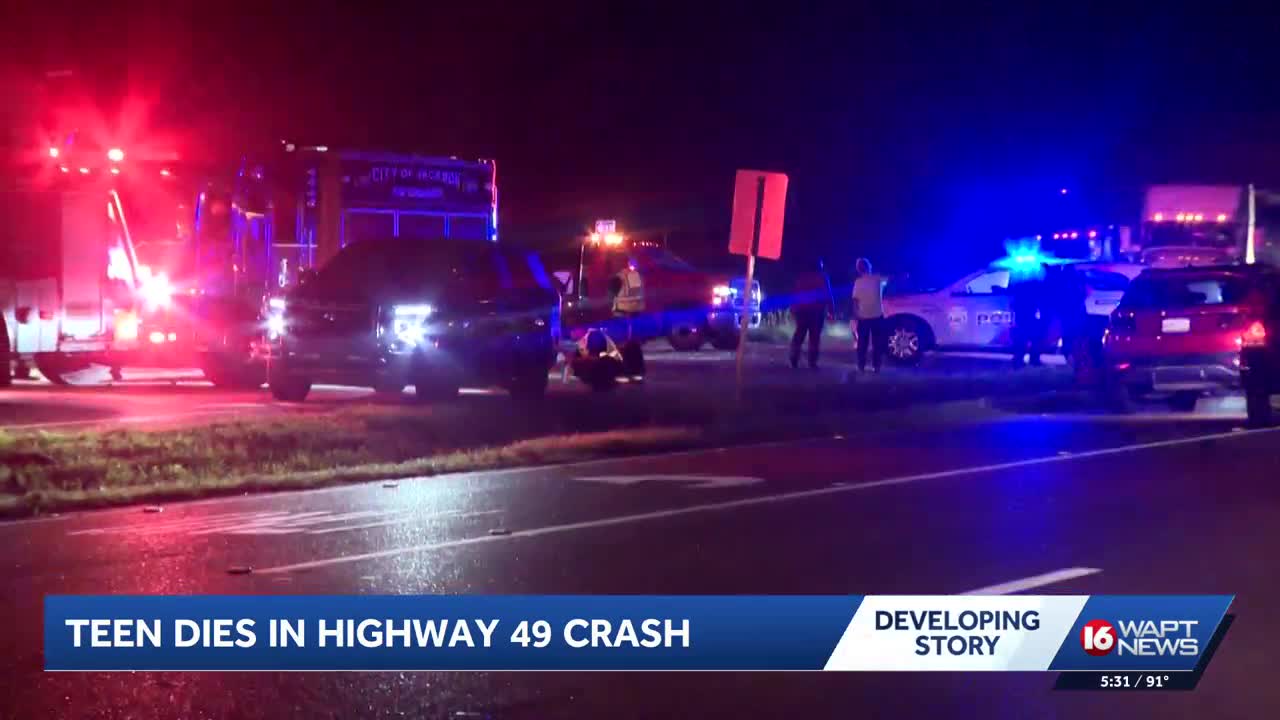 1 teen dead, 2 others injured in a 2-car crash