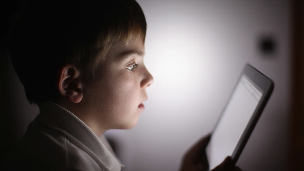 Lauren Newton’s parenting insights align with rising screen time concerns