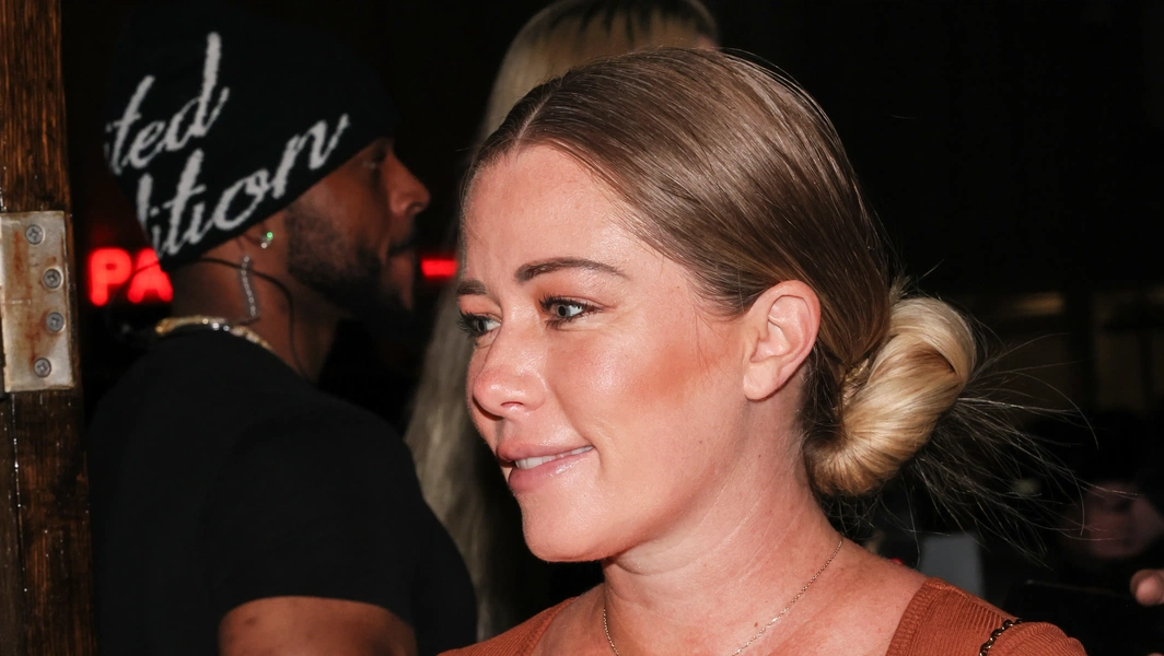 Kendra Wilkinson fires back at breast implant criticism