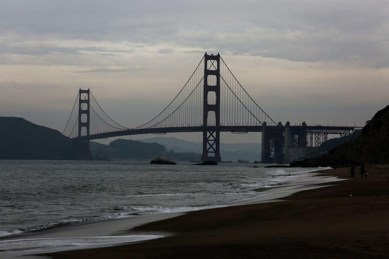 Sneaker wave warning in Bay Area after fisherman swept away at SF beach