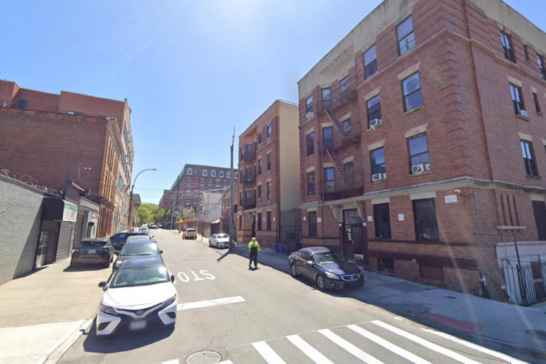 Two teens stabbed during NYC robbery attempt