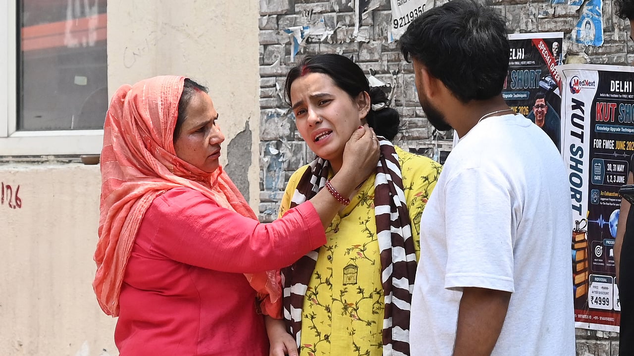 Canteen 'aunty' Parvati Ojha dies saving students in Saket building ...