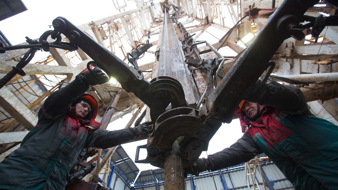 Goldman sees two-sided risk to oil as lower use offsets Iran war