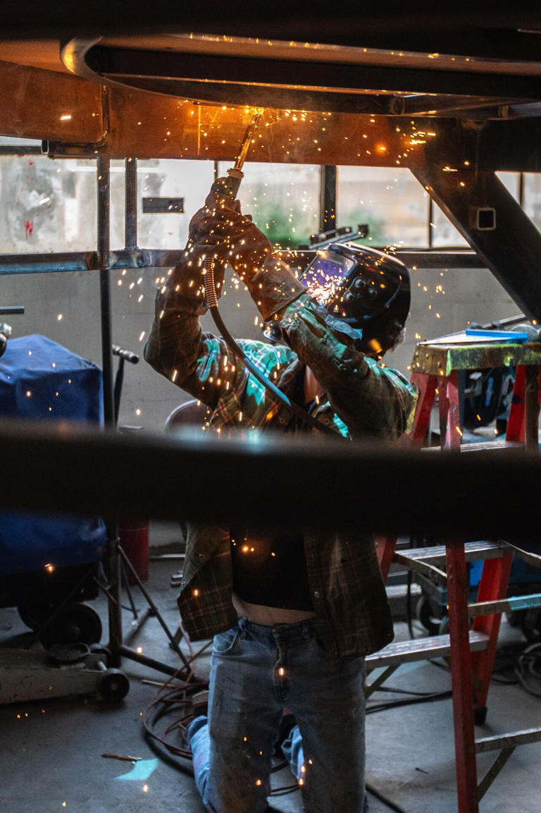 Rose Festival parade floats take shape in unassuming North Portland ...