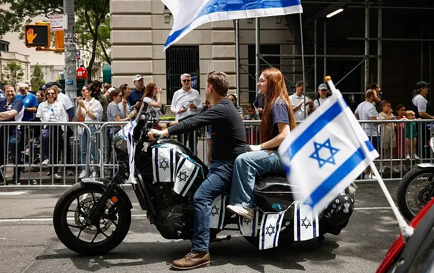 Bloomberg joins Israel Day Parade as Mamdani skips