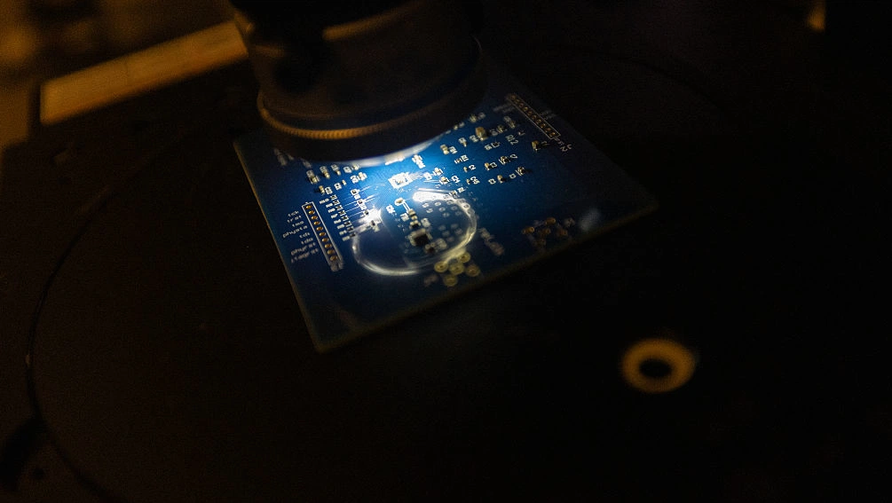 Illinois team builds low-temp 3D silicon chips with near-perfect yield