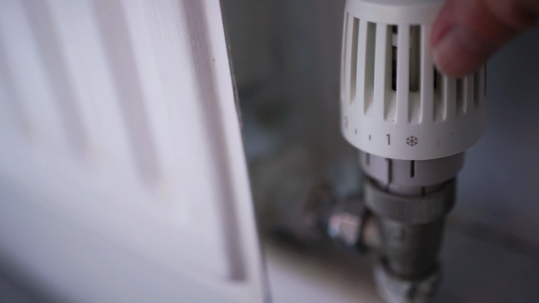 Experts weigh fans versus air conditioning in UK heatwave