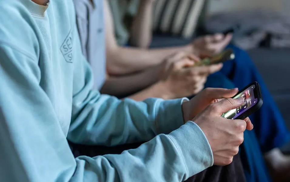 Lauren Newton’s parenting insights align with rising screen time concerns