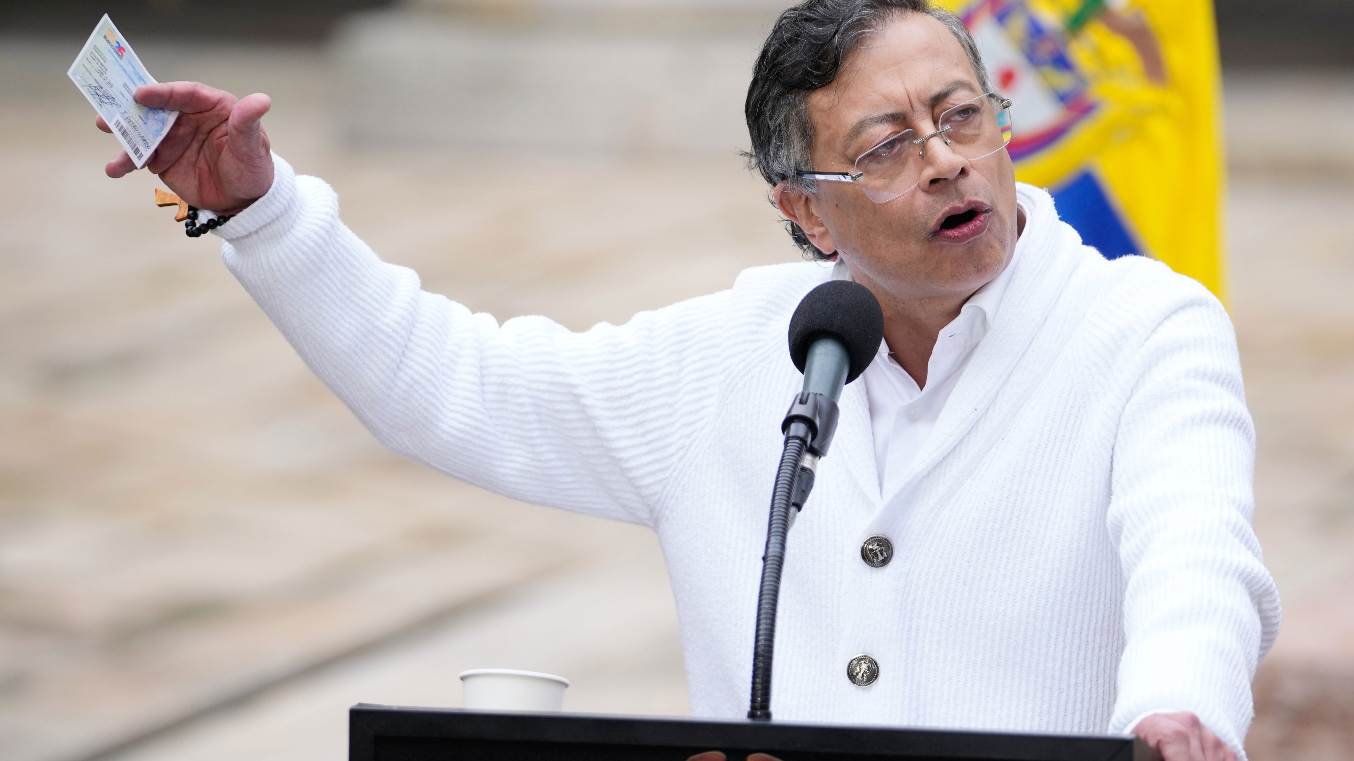 Petro se despide de la presidencia con un legado incompleto