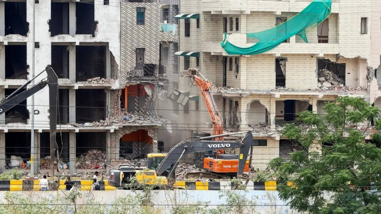 Demolition drive starts in Delhi's Shalimar Bagh to widen road