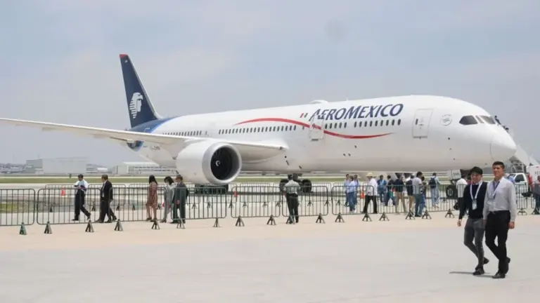 ASSA evita huelga en Aeroméxico tras acuerdo salarial