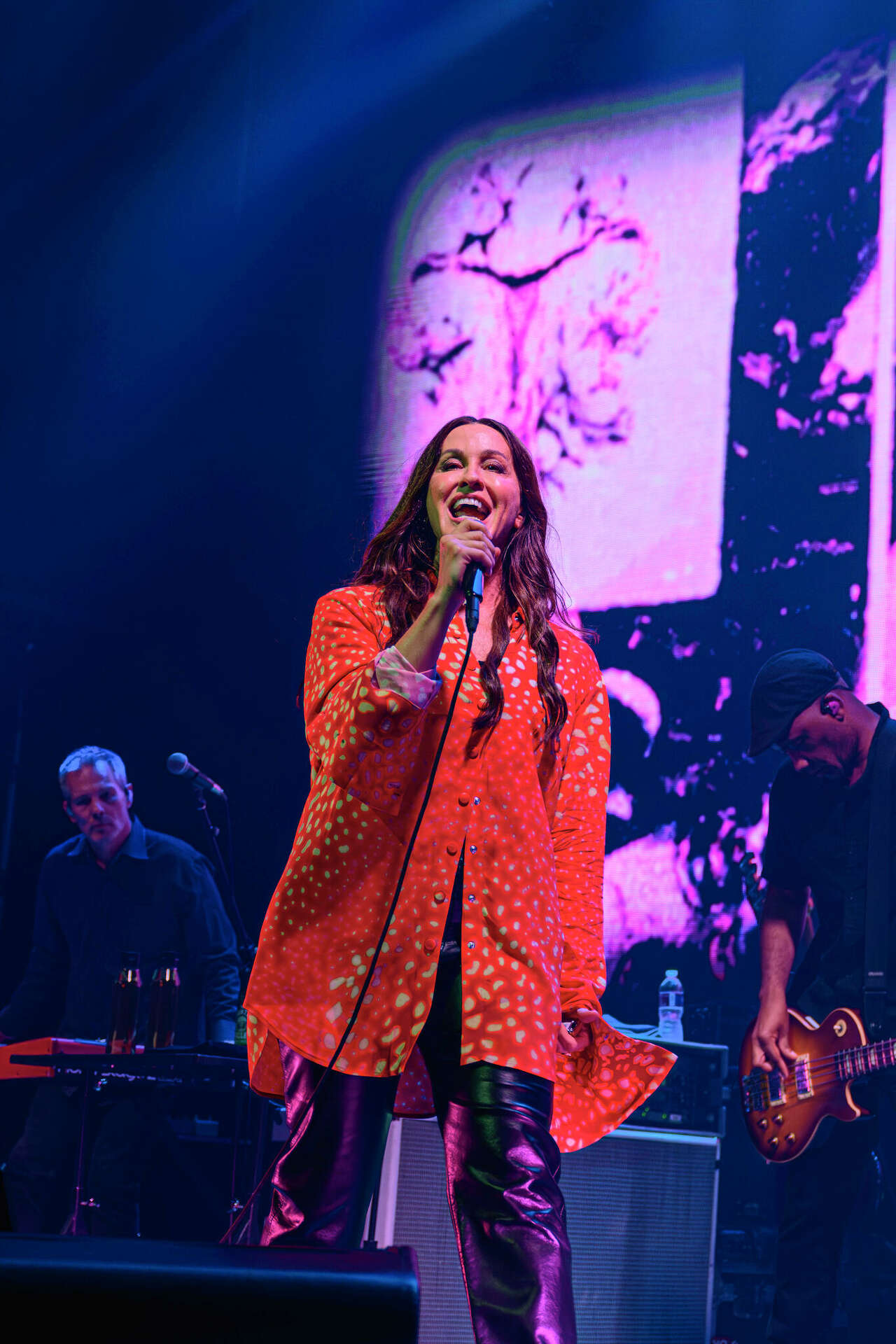 Alanis Morissette revisits 'Jagged Little Pill' fury and beyond at ...