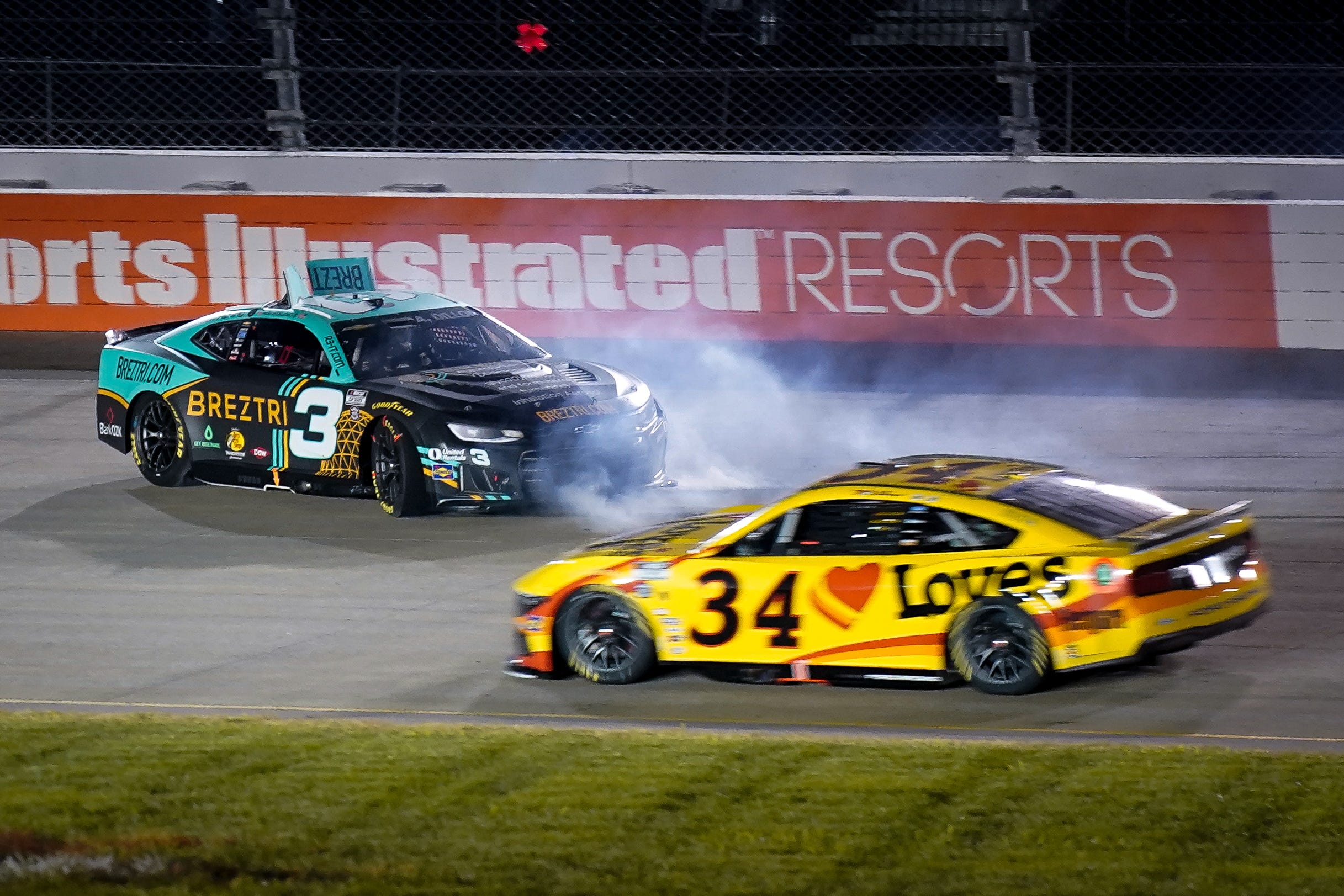 Denny Hamlin wins 3-way battle on final lap to win NASCAR Nashville race