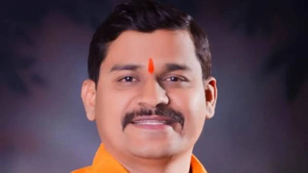 Shikshak Sena seeks transfer of Pune education officer over alleged ...
