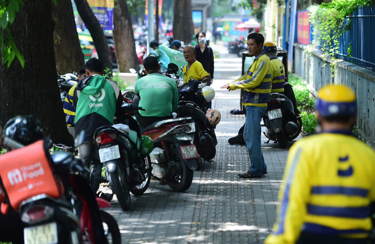 Ride-hailing drivers trapped between abusive passengers and app algorithms