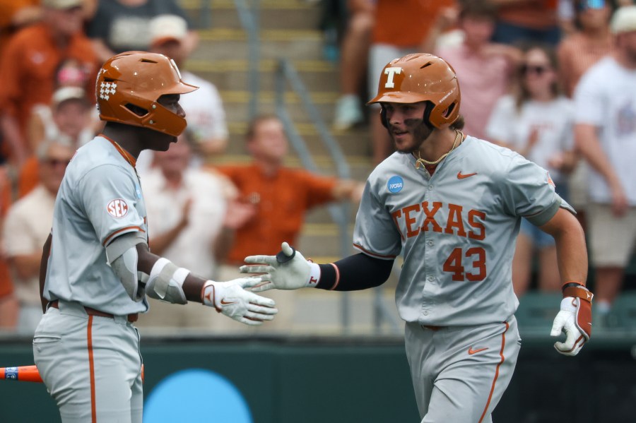 Texas baseball moves onto Super Regionals with win over UCSB