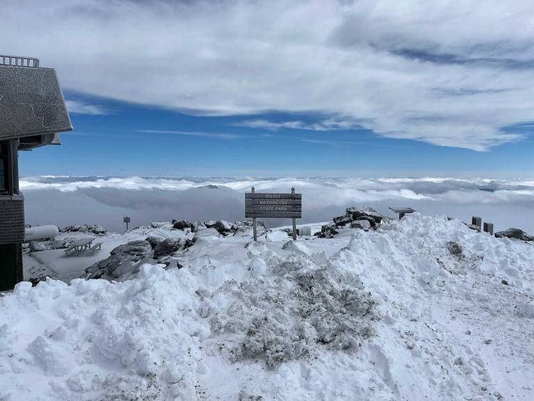 More than six inches of snow falls on Mount Washington over the weekend