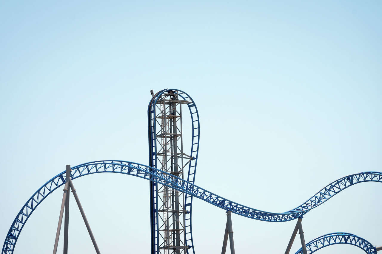 Eight Houston students rescued after Galveston roller coaster stalls ...