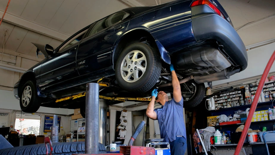 Common driving habits that harm your vehicle