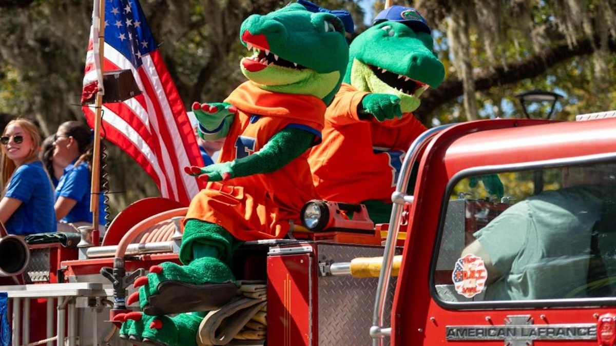 Ranking the 10 greatest college football mascots: Icons that define ...