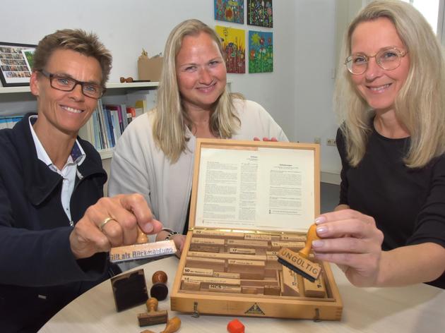 Hinter den Türen des Rathauses: Was alte Stempel über den Amtsalltag ...