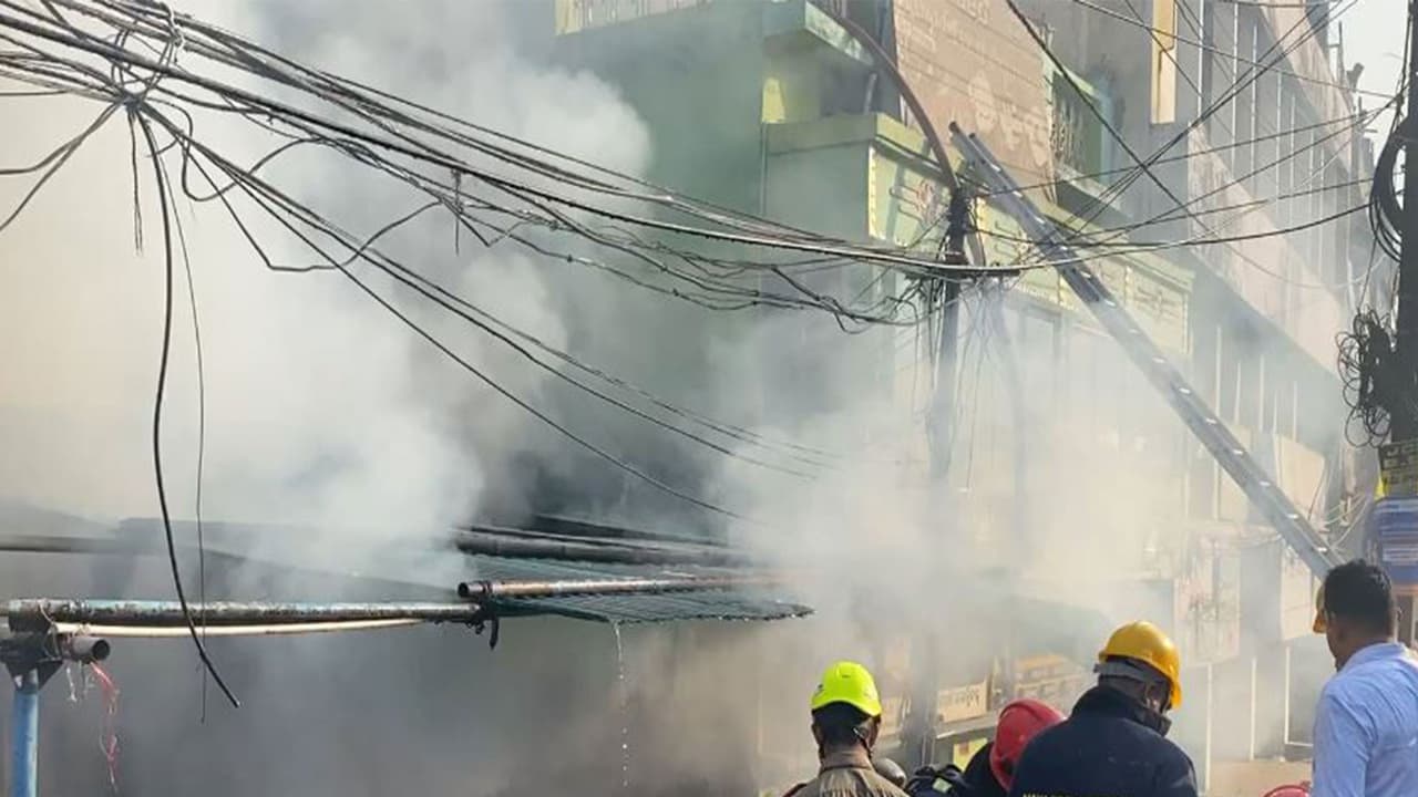 Massive fire engulfs Cuttack fish market; firefighters battle blaze