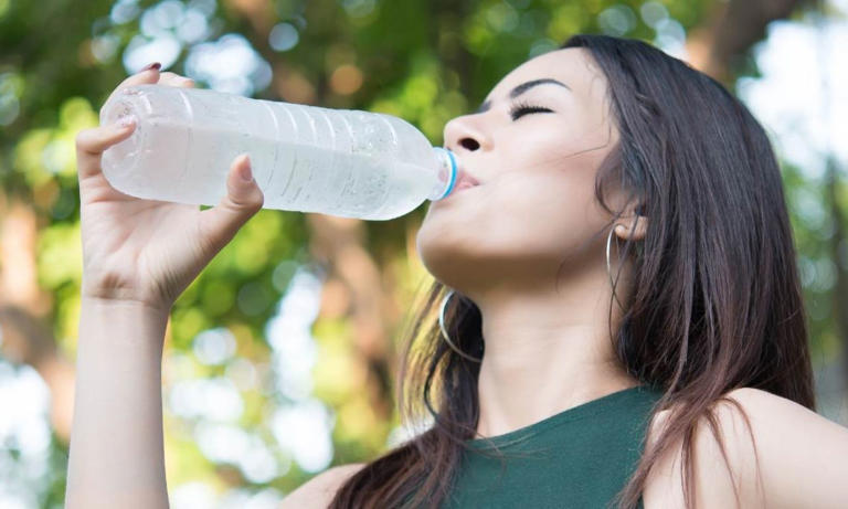 Cómo preparar un suero casero, la bebida para enfrentar un golpe de calor