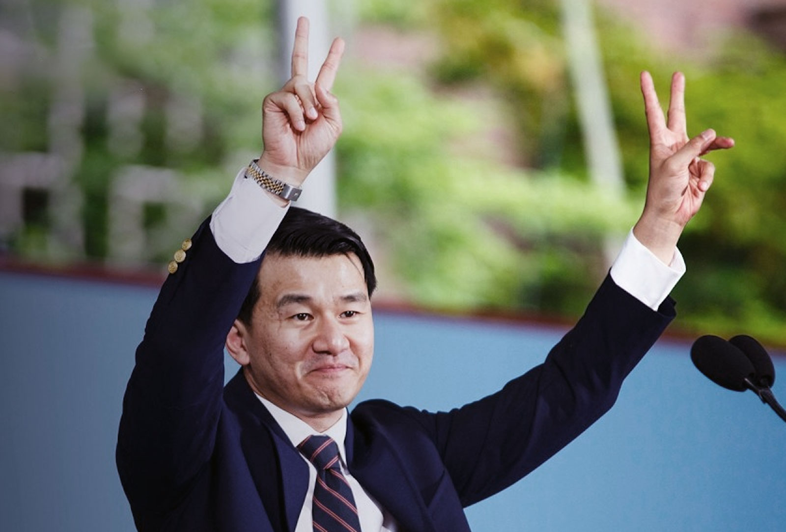 Harvard students cheer graduation speaker encouraging them to ...