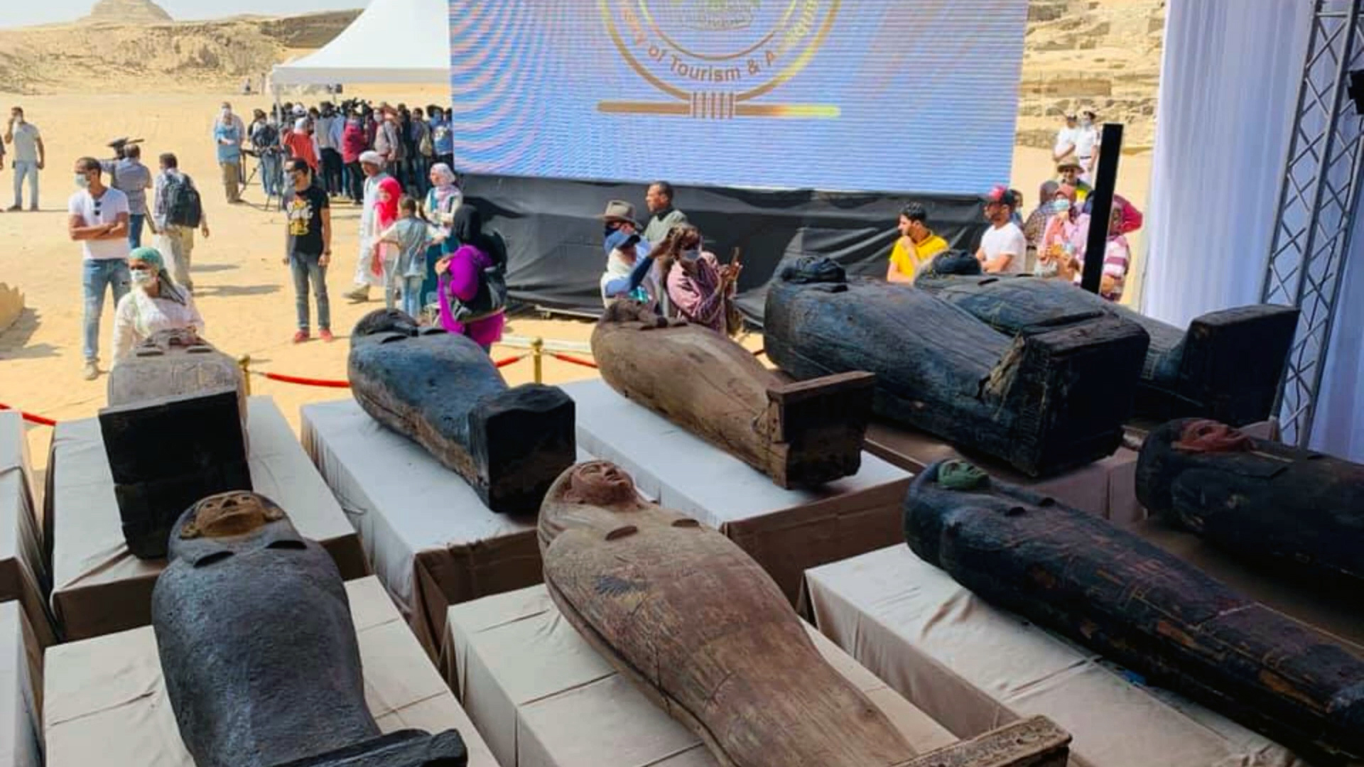 59 sealed sarcophagi found at Saqqara in Egypt’s biggest coffin ...