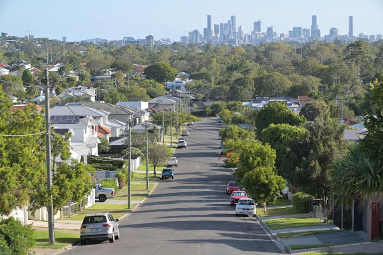 Property prices in Sydney and Melbourne slump as markets hit 'headwinds'