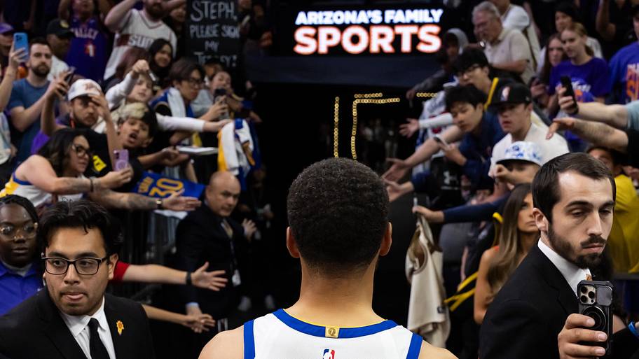 Ayesha Curry outshines Stephen with dress for Broadway date night