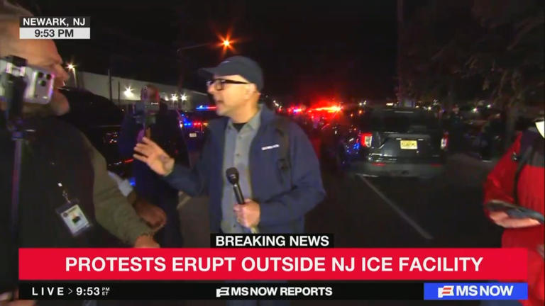 ‘You Just Lied On Camera!’ MS NOW’s Ali Velshi Has Wild Run-in With ...