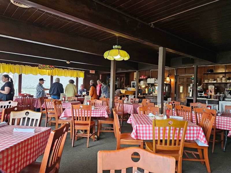 10 Missouri fried chicken dinners that locals say deserve Michelin ...