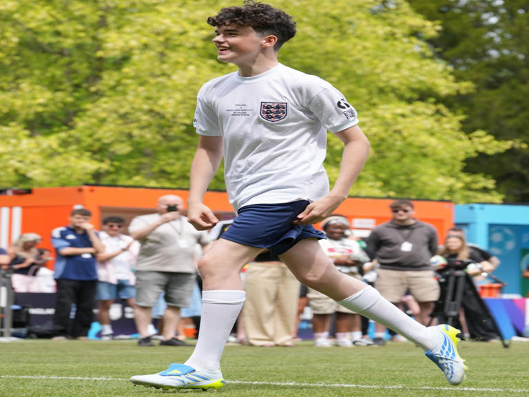 Who is Owen Cooper? 16-year-old award-winning actor set to take field ...