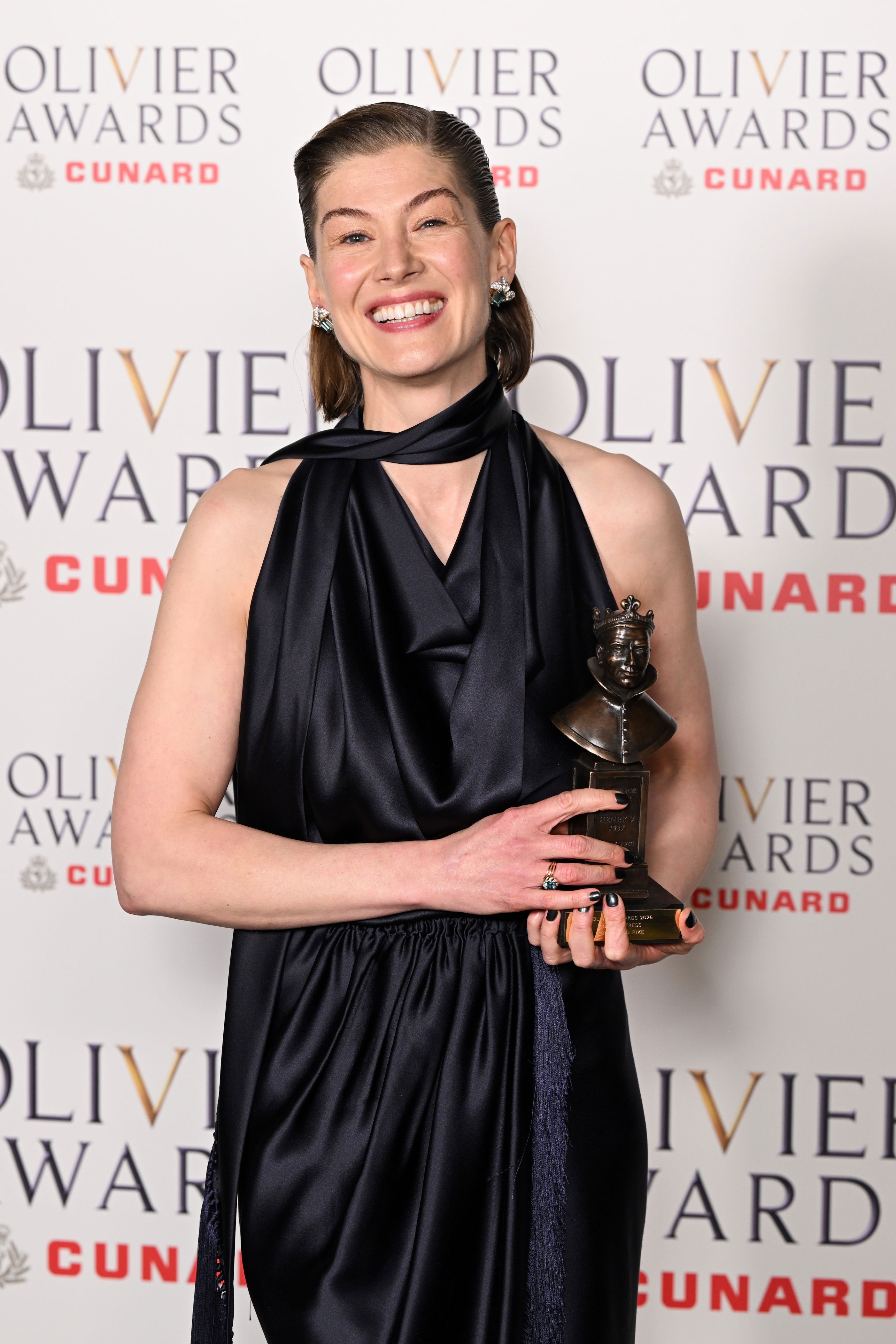 Rosamund Pike calls out audience member for texting during show