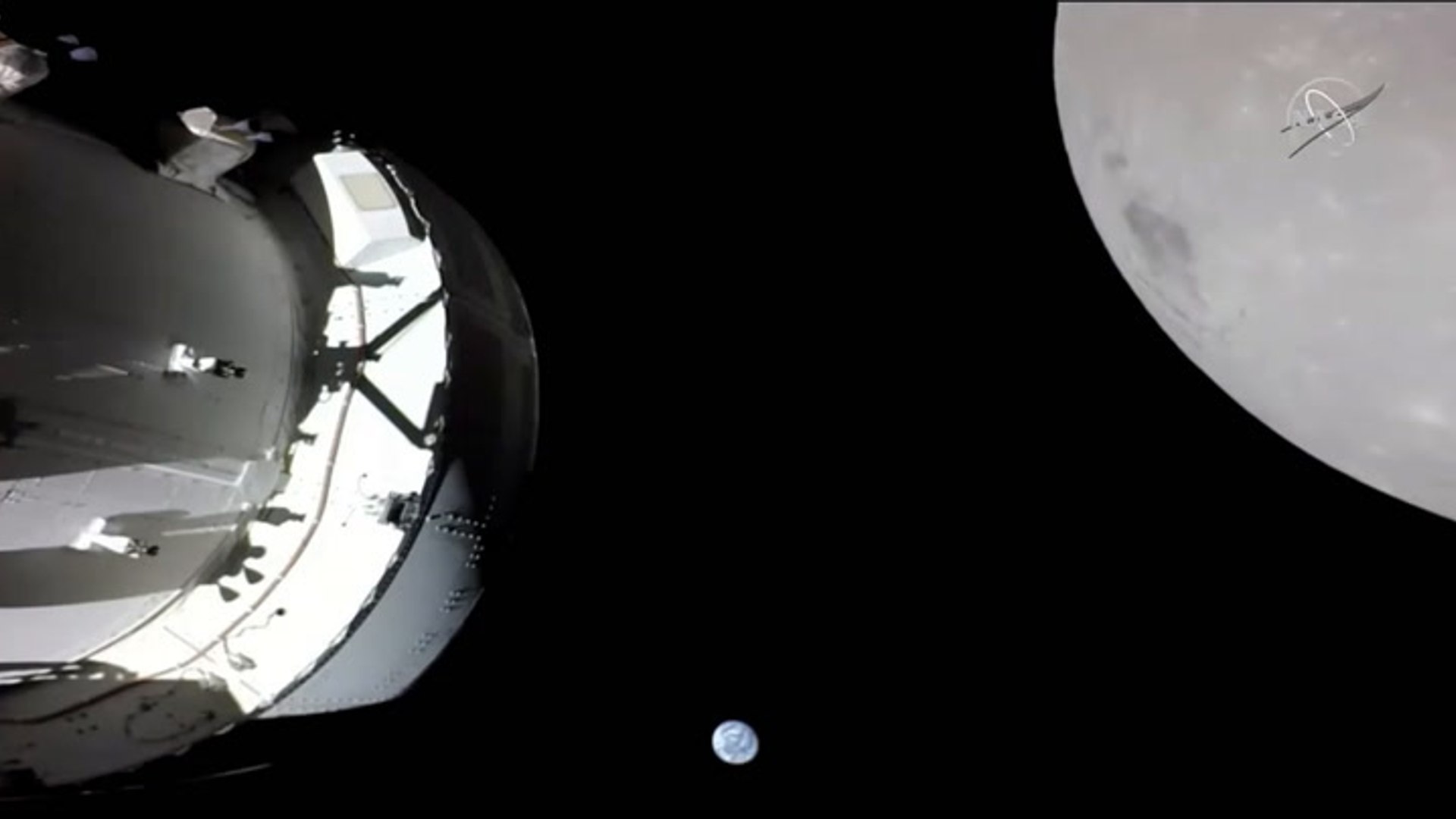 Watch NASA's Artemis 1 spacecraft, moon and Earth in same shot during ...