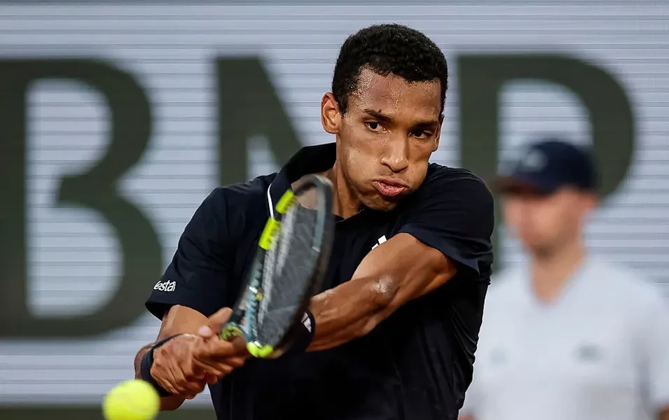 Auger-Aliassime rallies past Nakashima to reach French Open last 16