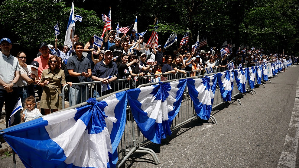 Record crowds and security mark Israel Day Parade amid mayor’s absence
