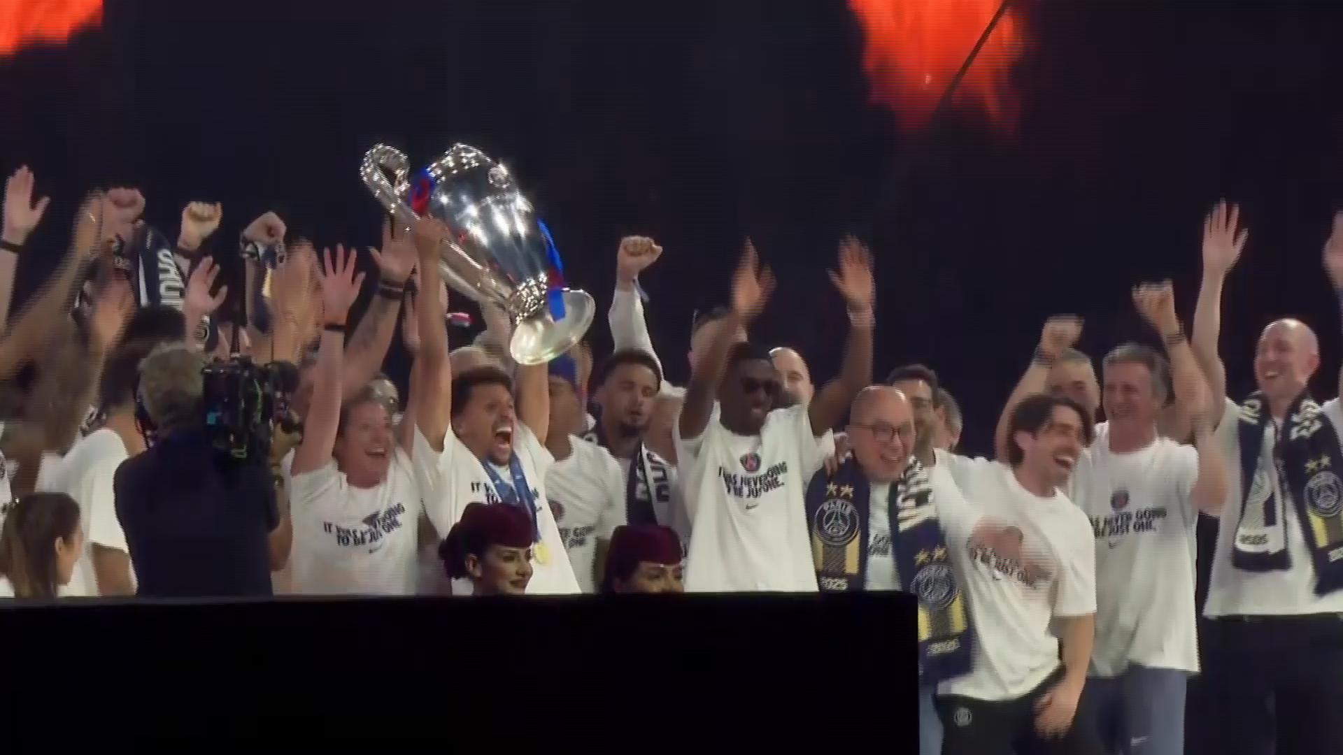 Parc des Princes packed as supporters celebrate Paris Saint-Germain ...