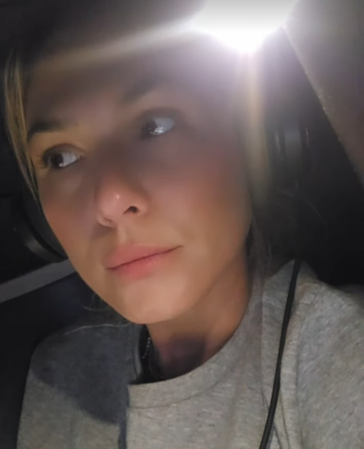 Um ano depois, Lívia Andrade relata outro susto durante voo de avião