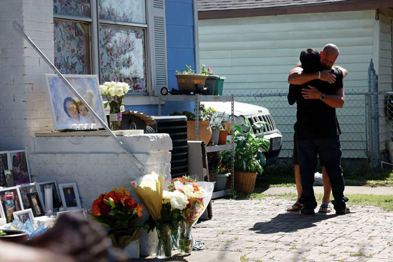 'Devastated': Family holds vigil to honor mother, son who died in Oak ...