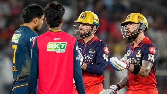 Virat Kohli turns back after umpire signals him to walk, argues with ...