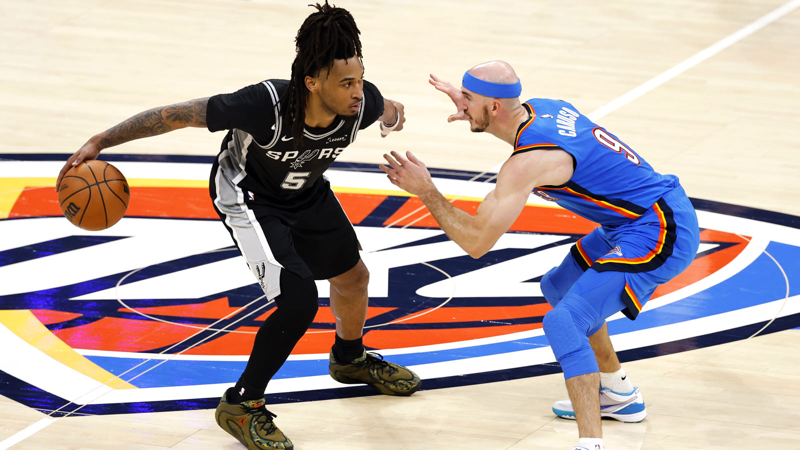Spurs’ Stephon Castle spikes Paige Bueckers’ Thunder shirt after big hug