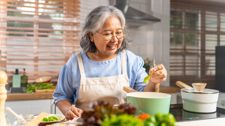 Drinking chicken broth every day has an unexpected effect on the way we ...