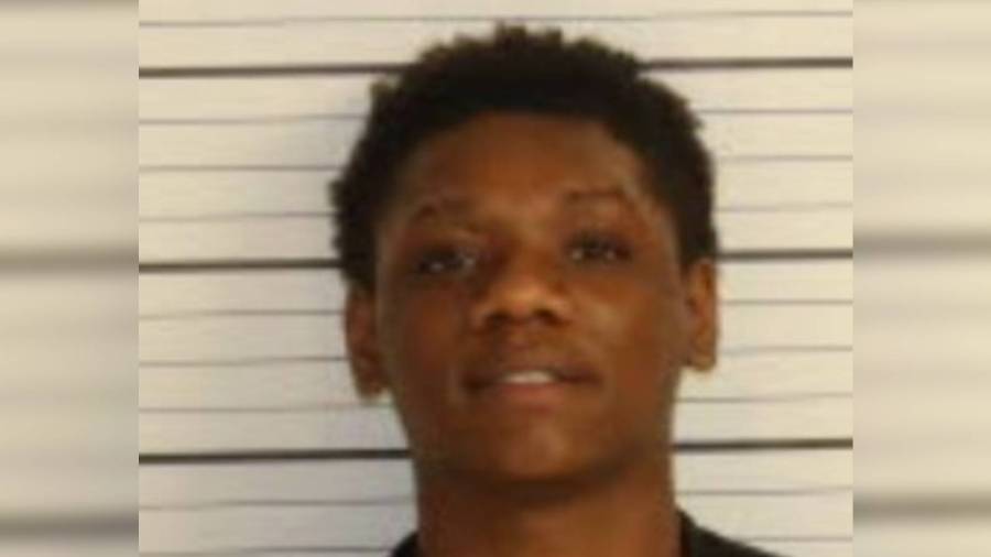 Suspect in stolen SUV rams police, leads them on chase: MPD
