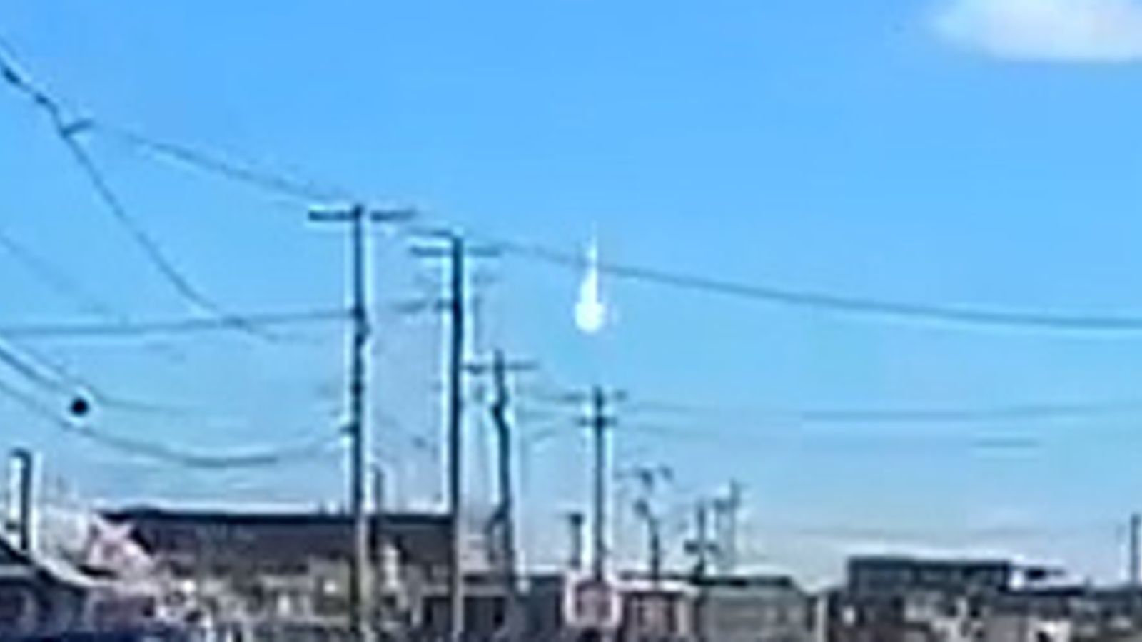 Dashcam shows meteor streaking through sky over US